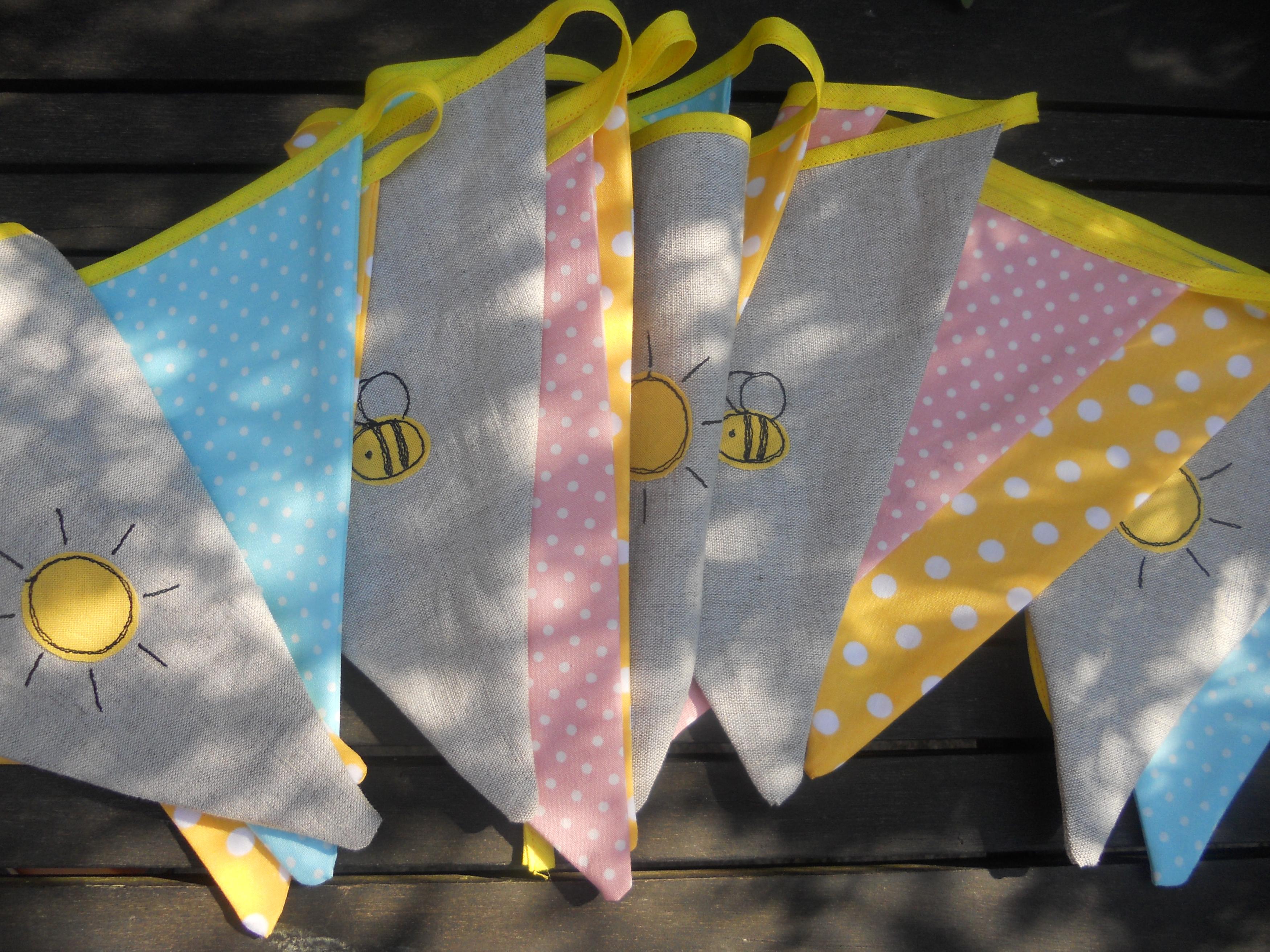 Standard Size Summer Bunting on Luulla